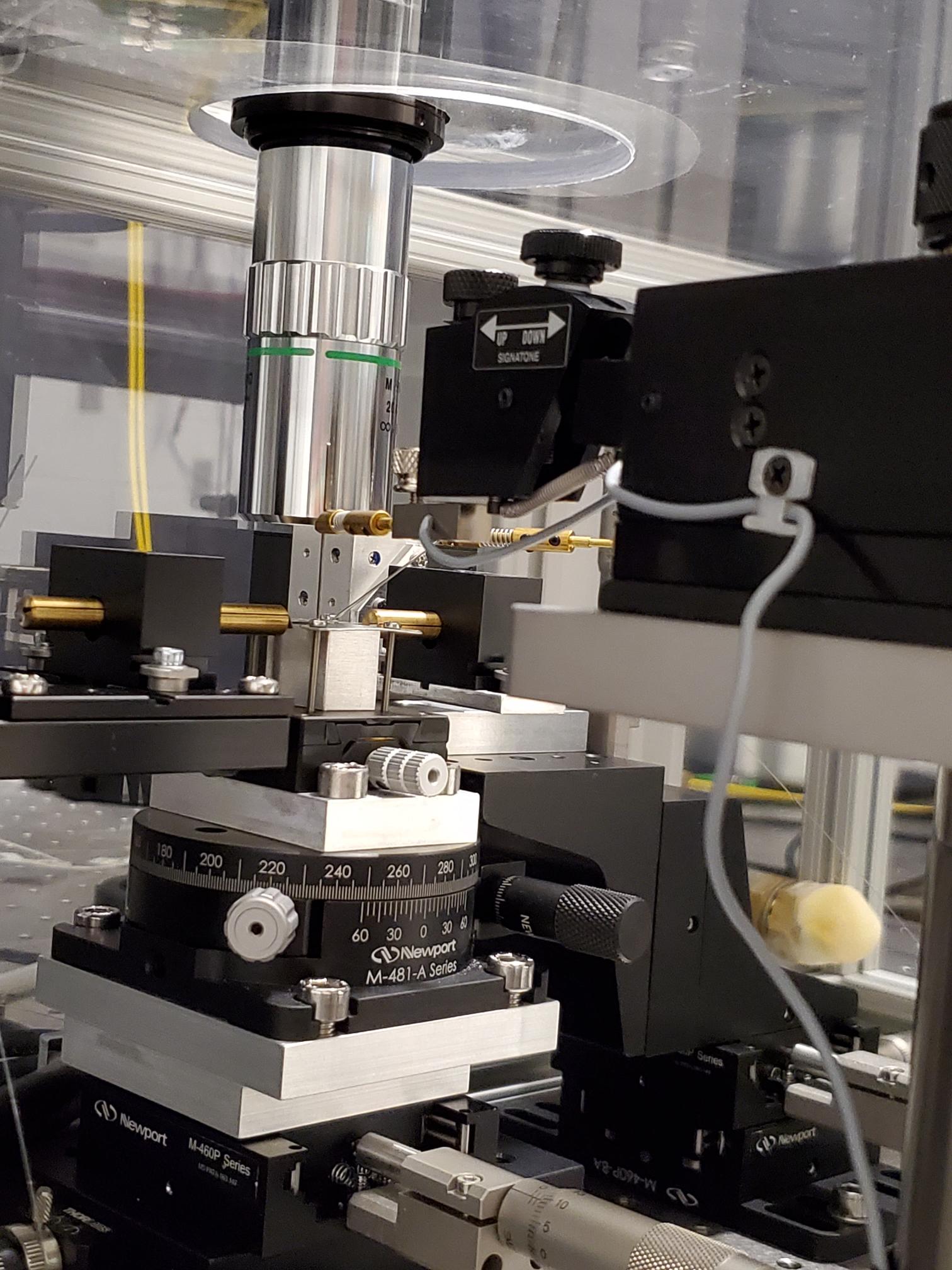 Topological Integrated Quantum Systems – Integrated Hybrid Quantum Circuits